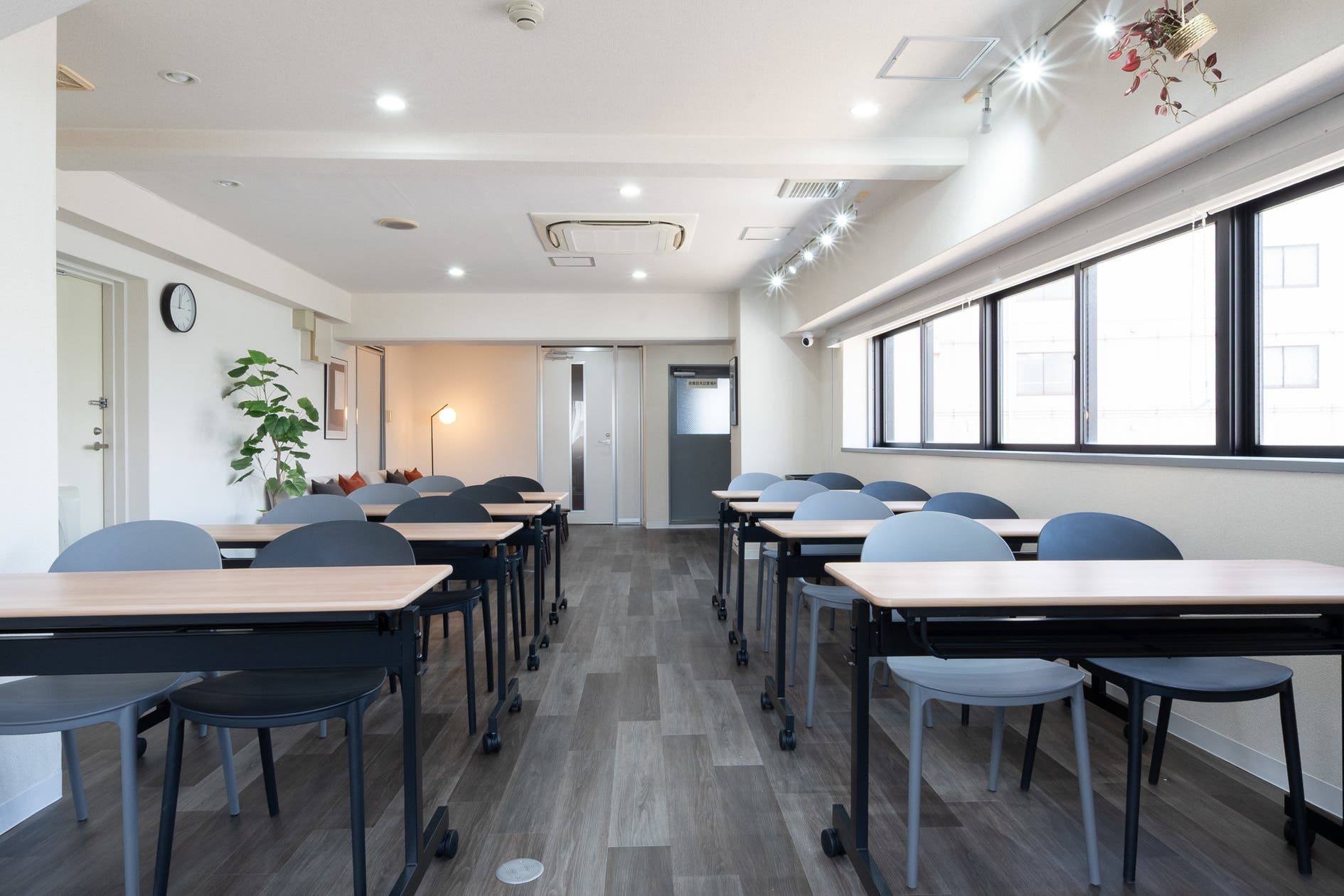 オープン記念🎉30組限定1,500円/h🎉新大阪駅1分🚃ワンフロアの贅沢空間🏢最大30名🛋会議/パーティ/飲食可🍺🍕の写真3