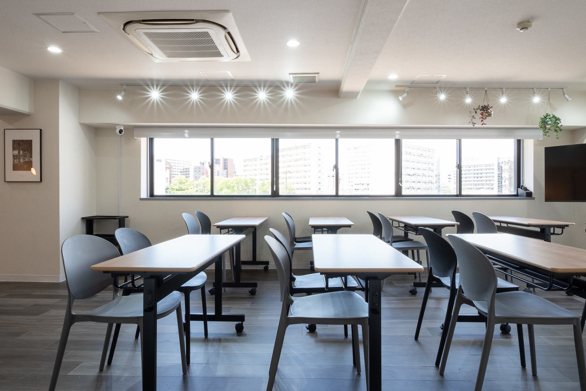 オープン記念🎉30組限定1,500円/h🎉新大阪駅1分🚃ワンフロアの贅沢空間🏢最大30名🛋会議/パーティ/飲食可🍺🍕の写真7