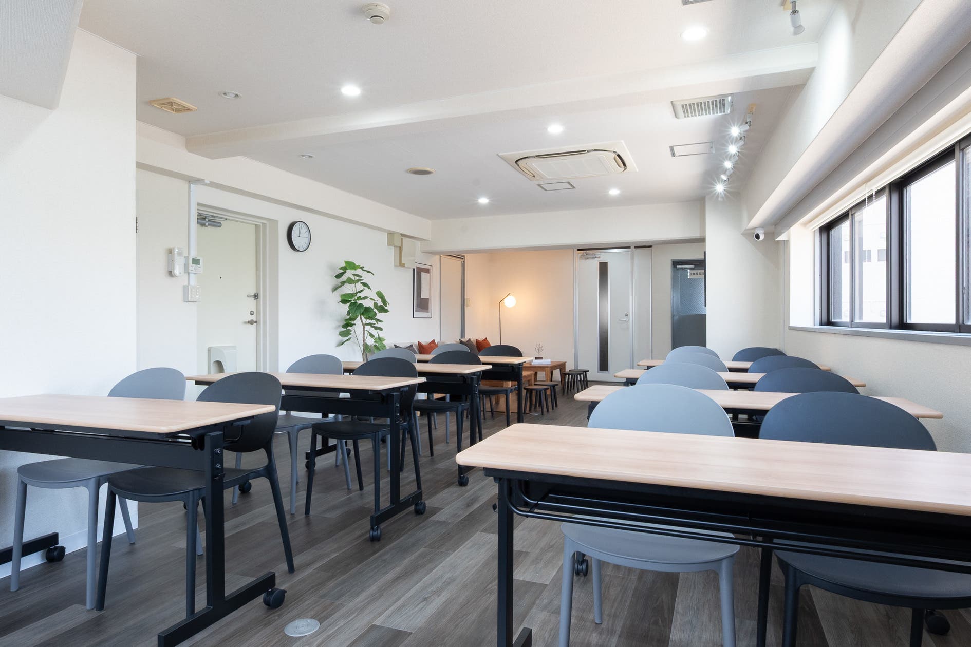 オープン記念🎉30組限定1,500円/h🎉新大阪駅1分🚃ワンフロアの贅沢空間🏢最大30名🛋会議/パーティ/飲食可🍺🍕の写真8