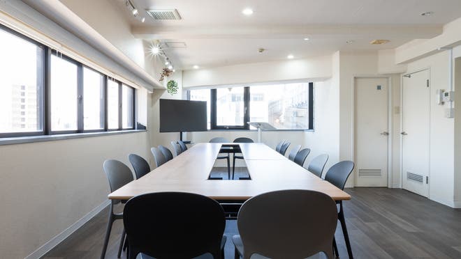 オープン記念🎉30組限定1,500円/h🎉新大阪駅1分🚃ワンフロアの贅沢空間🏢最大30名🛋会議/パーティ/飲食可🍺🍕の写真9