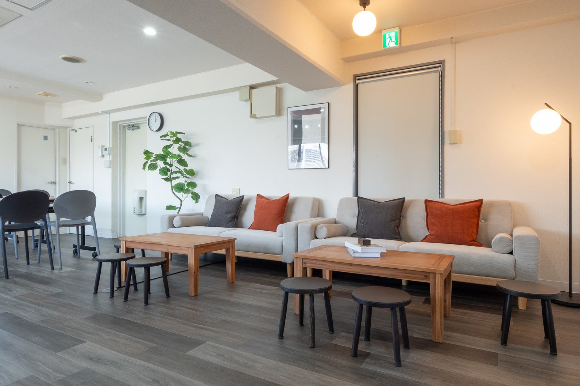 オープン記念🎉30組限定1,500円/h🎉新大阪駅1分🚃ワンフロアの贅沢空間🏢最大30名🛋会議/パーティ/飲食可🍺🍕の写真4