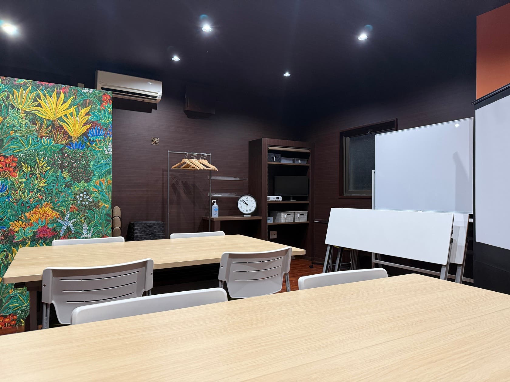 【徳島駅3分】会議室/テレワーク/ボードゲーム会/高速Wi-Fi🛜80型プロジェクター📽️飲食可の写真2