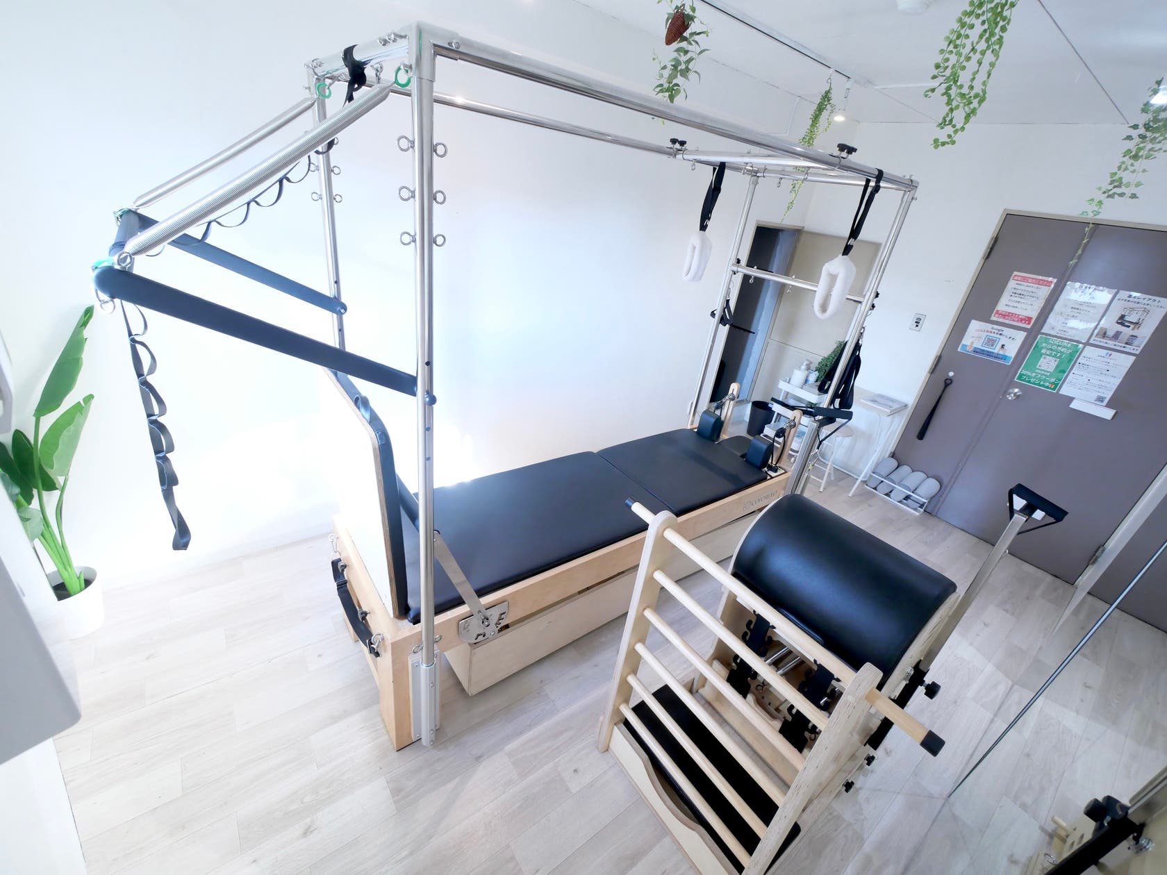 【横浜駅2分】超駅近🚶｜高性能ピラティスマシン完備｜15平米｜地域最安値｜更衣室有｜真っ白内装｜ヨガ・トレーニングも👍の写真6