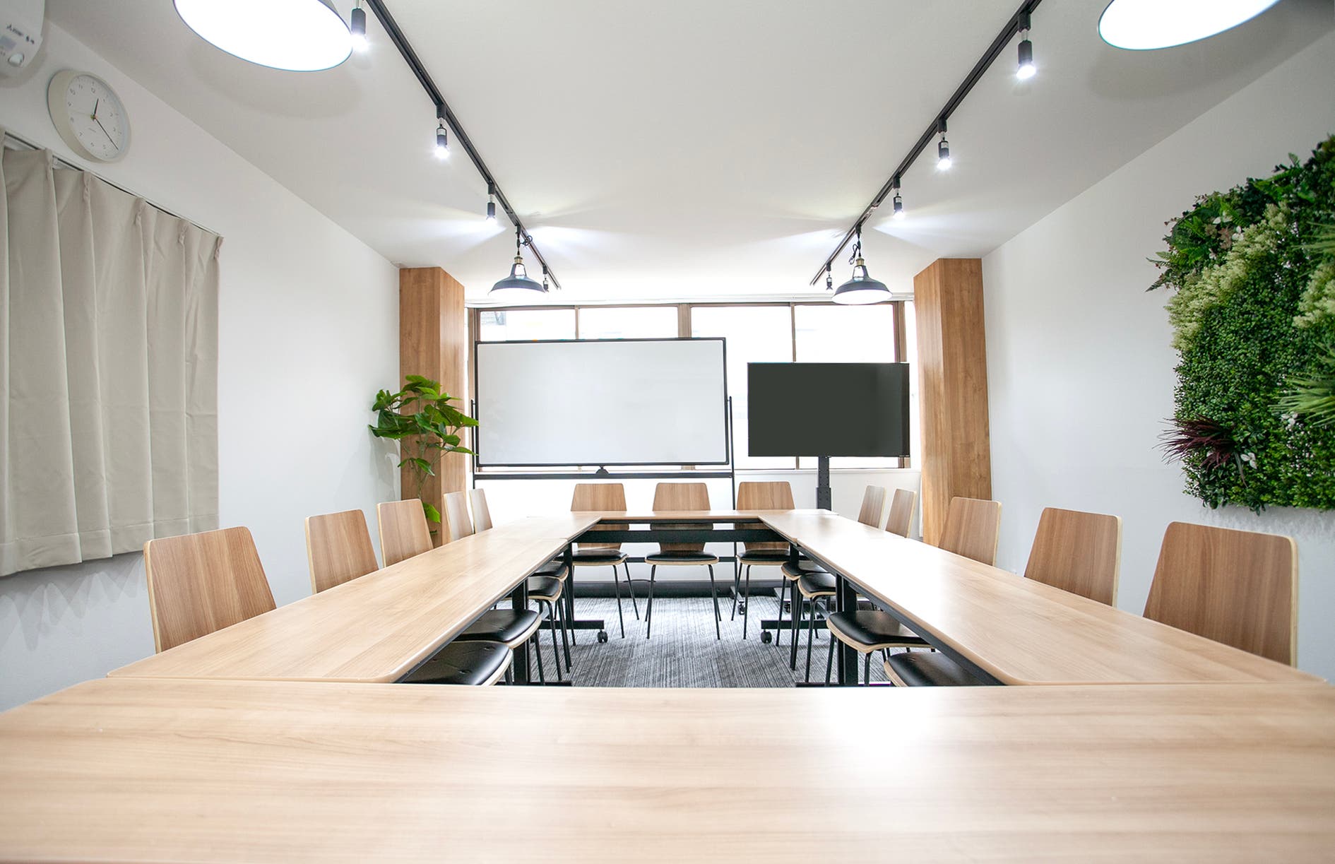 🍃NEW OPEN！🍃駅近1分！最大25人収容の広々会議室✨懇親会・飲食アルコール🍷OK！ボドゲ・女子会👑施術台2台有✨の写真3