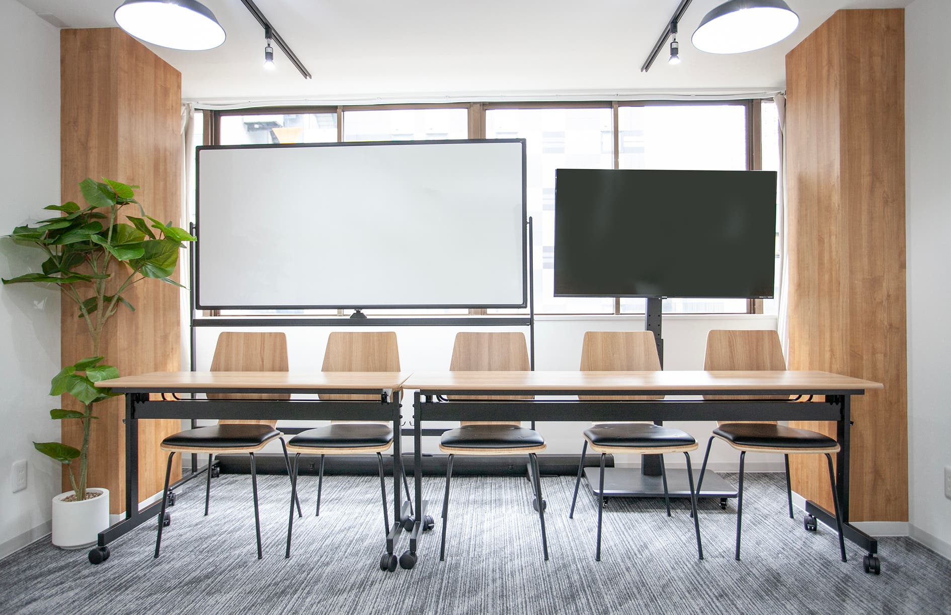 🍃NEW OPEN！🍃駅近1分！最大25人収容の広々会議室✨懇親会・飲食アルコール🍷OK！ボドゲ・女子会👑施術台2台有✨の写真5