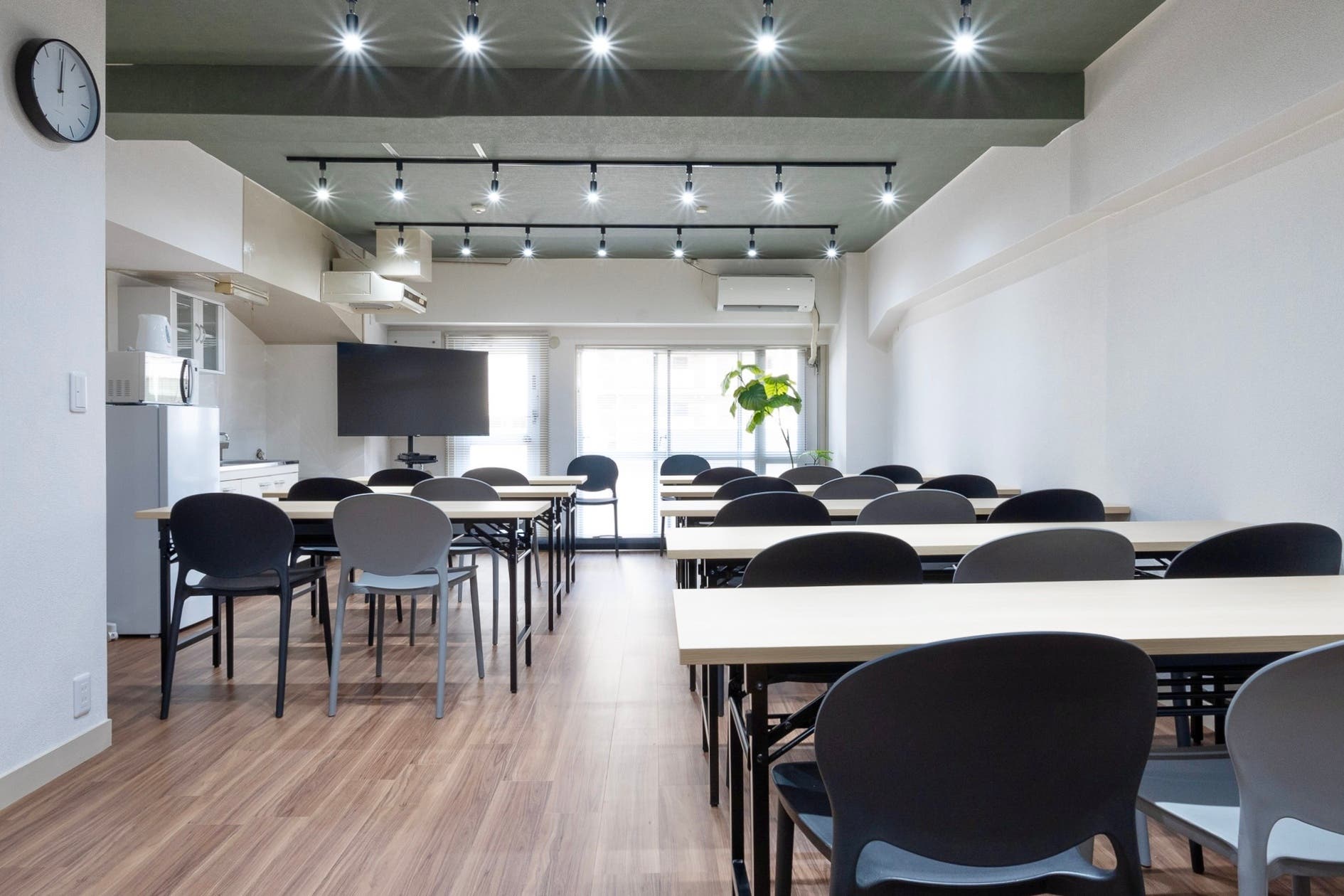 ミリオン会議室1号店【新大阪駅3分】最大30名/光回線/プロジェクター/モニター/持込飲食可/パーティプランあり🎉の写真2