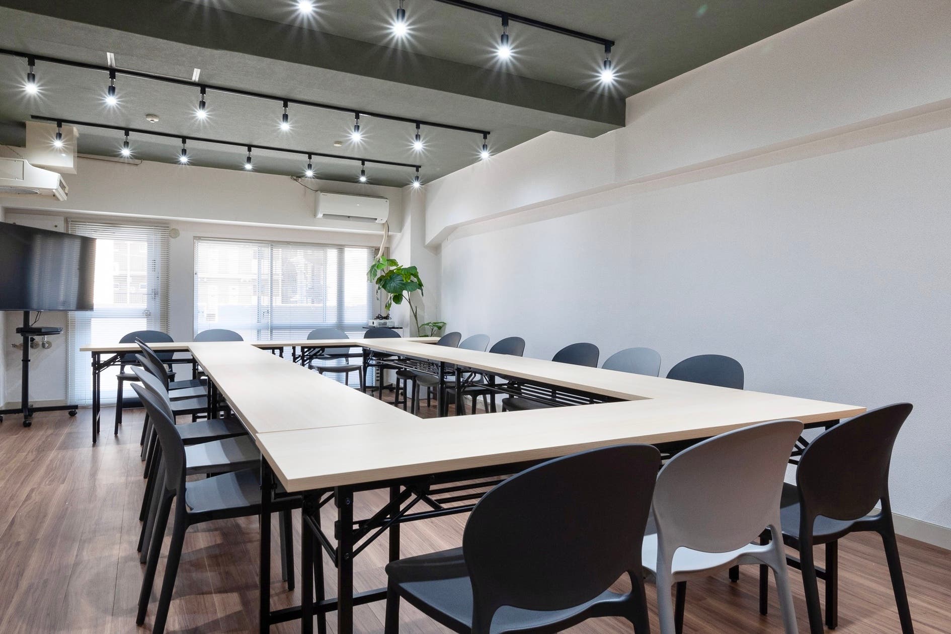 ミリオン会議室1号店【新大阪駅3分】最大30名/光回線/プロジェクター/モニター/持込飲食可/パーティプランあり🎉の写真6