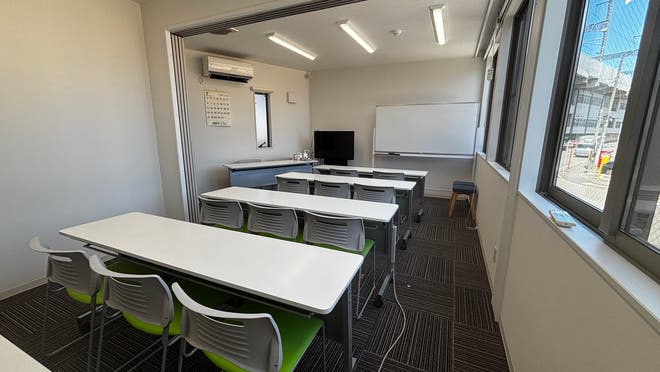 仙台駅東口店2F 会議室(最大15名着席可)の写真1