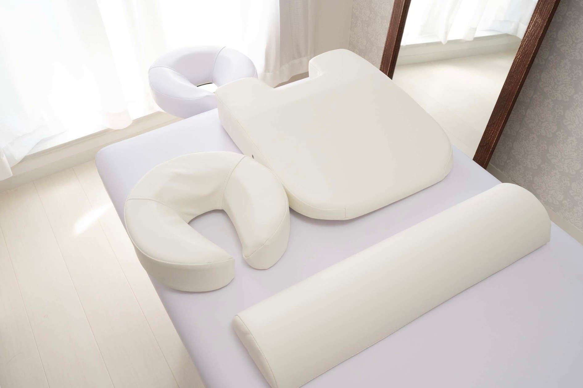 新宿三丁目駅徒歩3分✨完全個室の格安サロン|キャスター付電動昇降マットの写真9