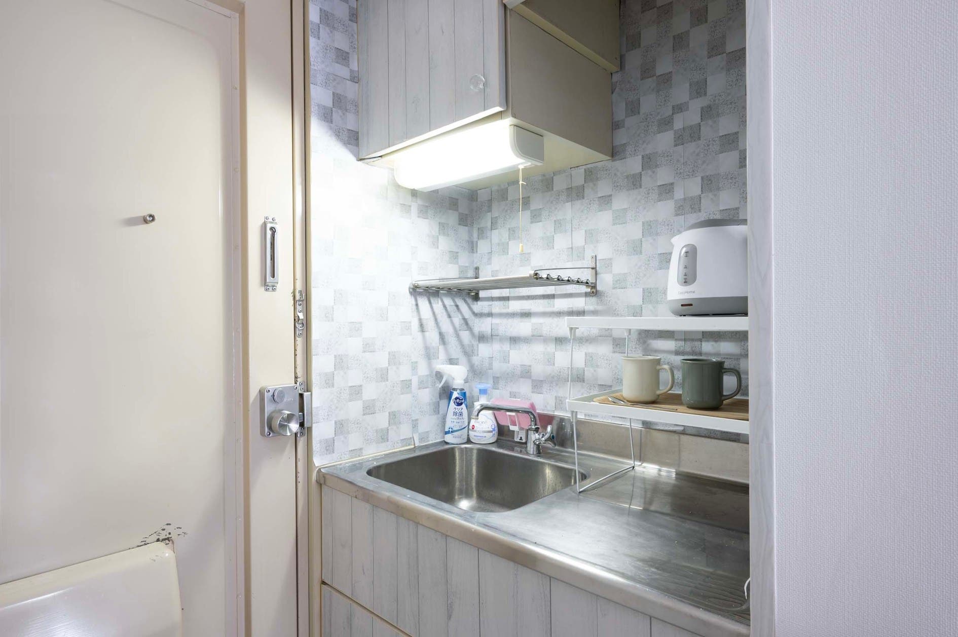 新宿三丁目駅徒歩3分✨完全個室の格安サロン|キャスター付電動昇降マットの写真14