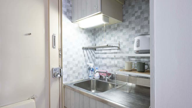 新宿三丁目駅徒歩3分✨完全個室の格安サロン|キャスター付電動昇降マットの写真14