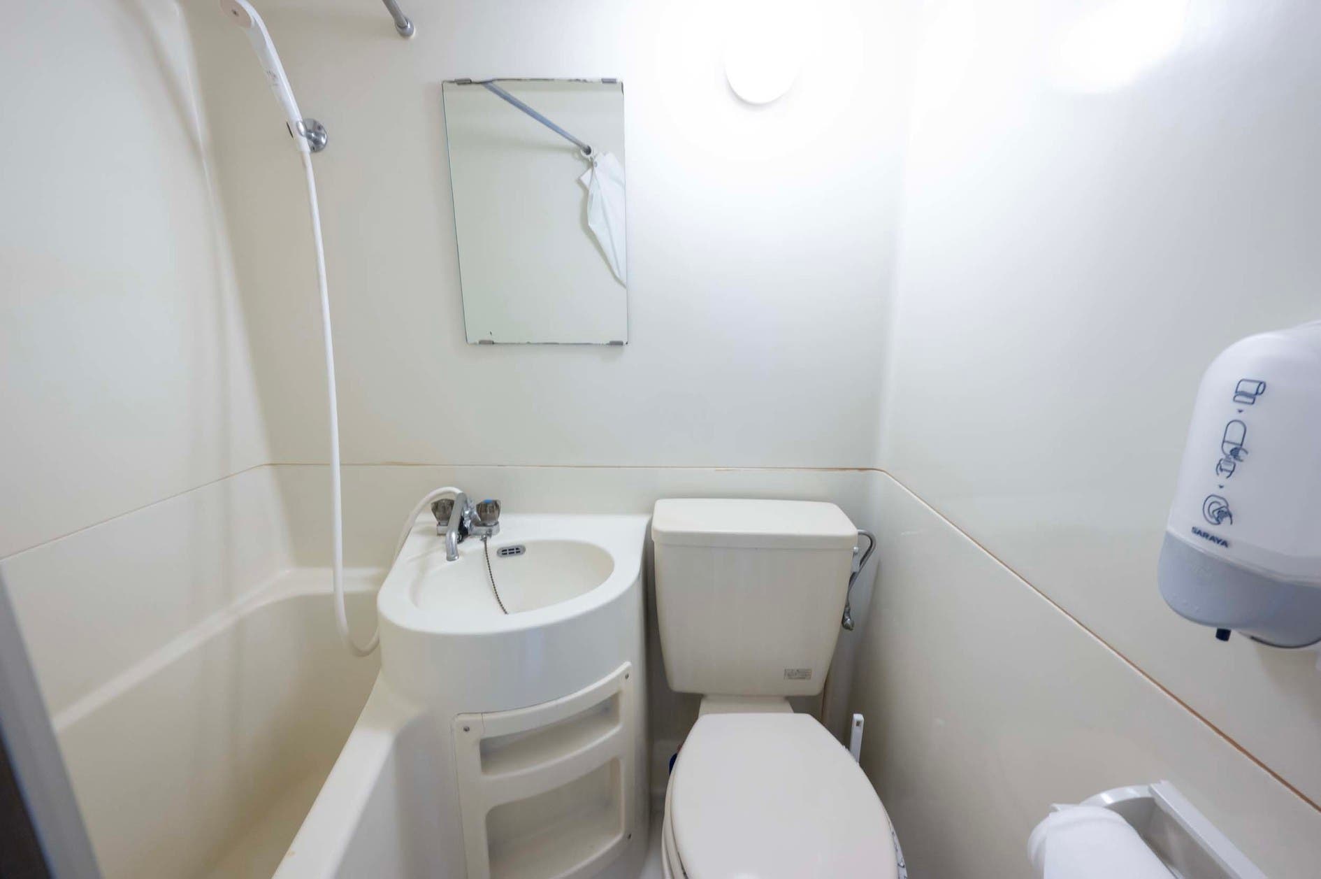 新宿三丁目駅徒歩3分✨完全個室の格安サロン|キャスター付電動昇降マットの写真15