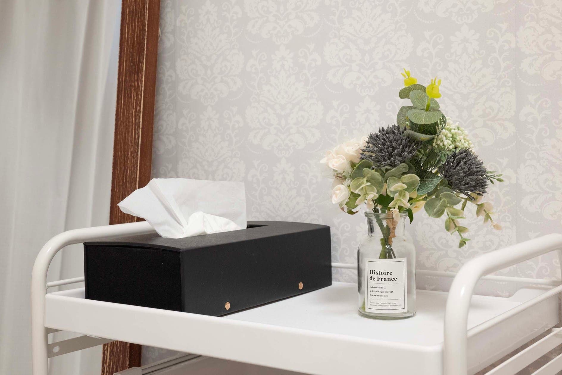 新宿三丁目駅徒歩3分✨完全個室の格安サロン|キャスター付電動昇降マットの写真16