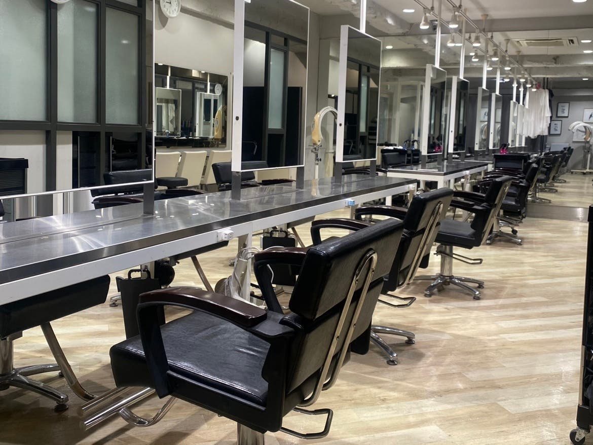 【銀座LA・BO千葉店】千葉駅徒歩3分の落ち着いた空間にあるレンタルスペースの写真1