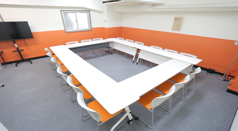 NEW/神田駅徒歩1分/広々会議室/講習会/セミナー/エレベーター有/企画会議・オーディション◎/お弁当でランチ会/