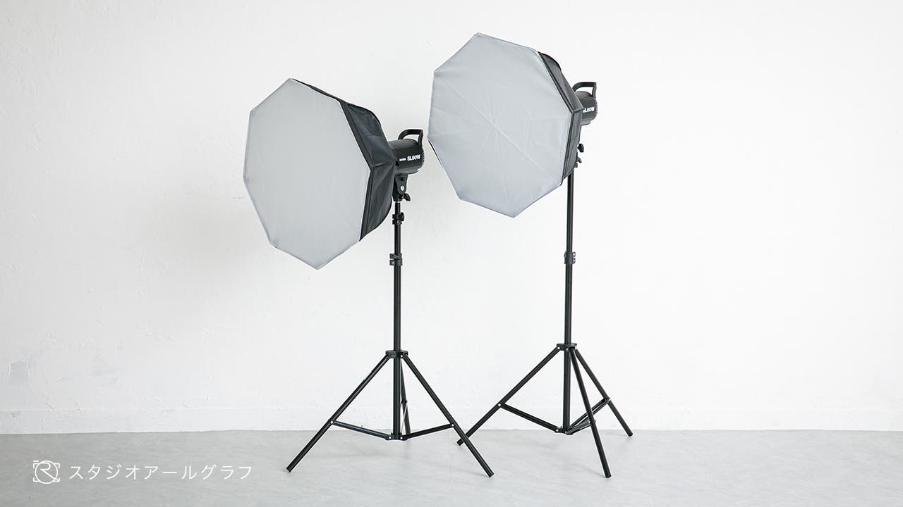 南向きの広い窓から優しい自然光が差し込む撮影用のレンタルフォトスタジオの写真14