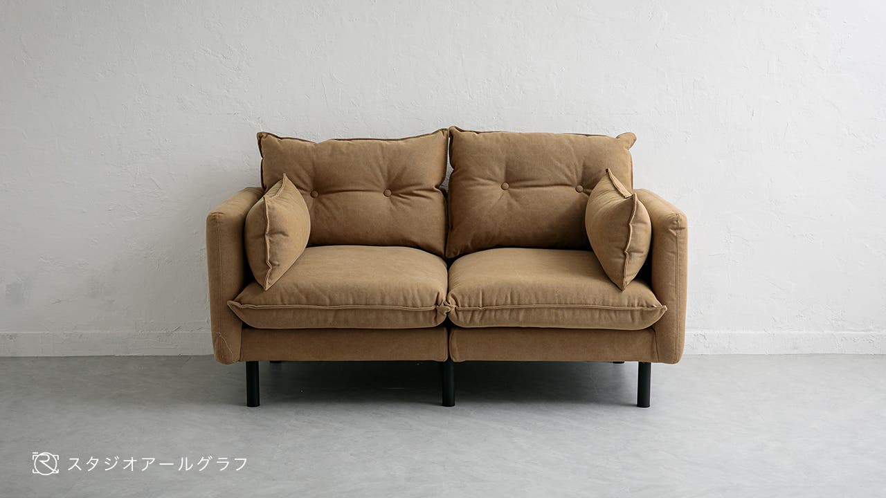 南向きの広い窓から優しい自然光が差し込む撮影用のレンタルフォトスタジオの写真12