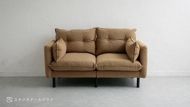 南向きの広い窓から優しい自然光が差し込む撮影用のレンタルフォトスタジオの写真12