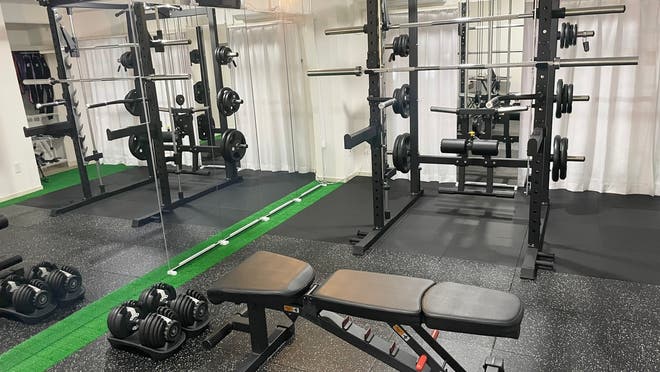 【井荻駅徒歩1分】設備&無料レンタル品充実のレンタルジム!の写真1