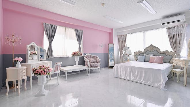 【大塚駅1分】可愛いピンク×グレー🎀ロココ調水色ブルー🩵自然光姫系プリンセスベッド👑コスプレ,ポトレ,推し活,生誕祭,撮影会等✨の写真2