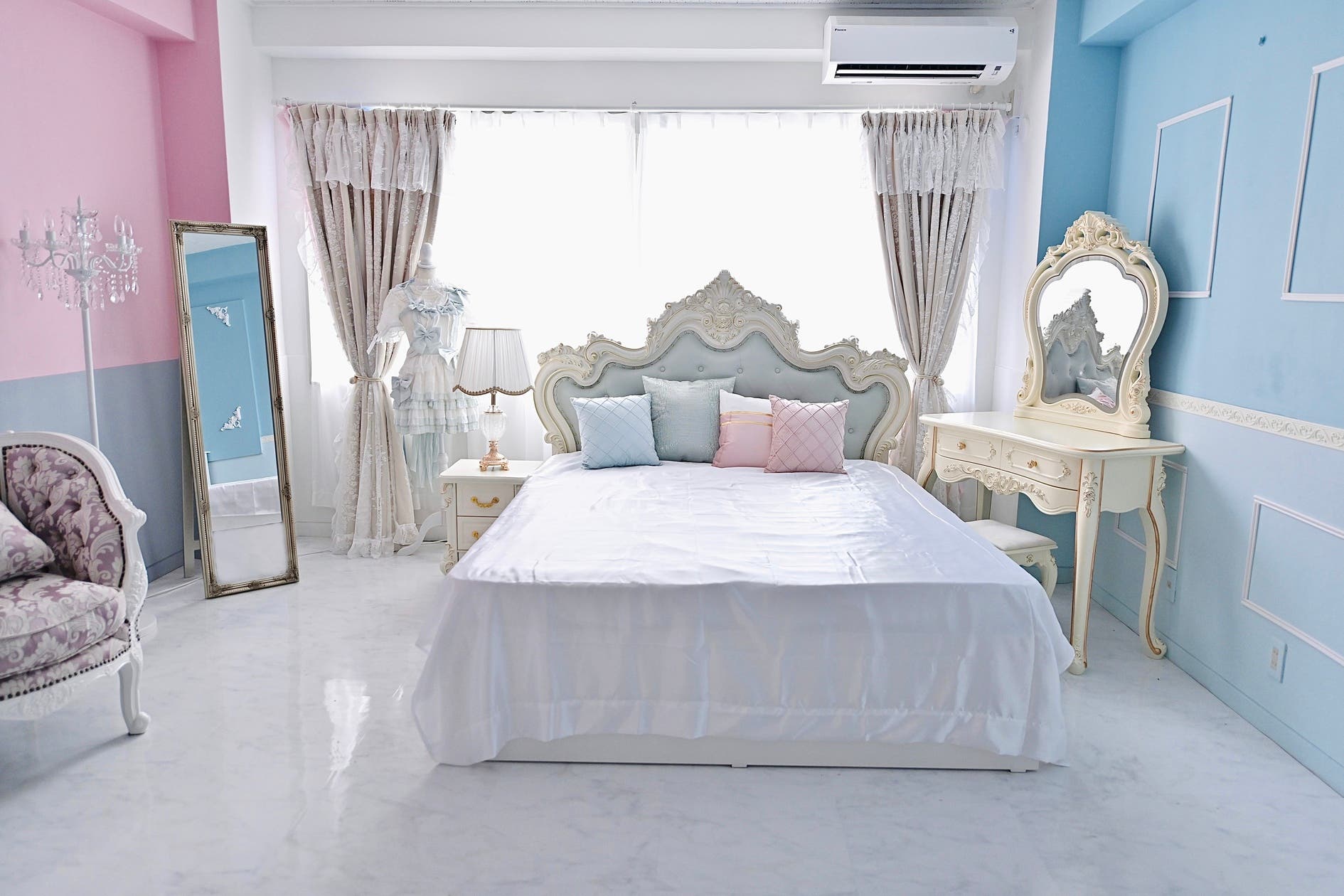 【大塚駅1分】可愛いピンク×グレー🎀ロココ調水色ブルー🩵自然光姫系プリンセスベッド👑コスプレ,ポトレ,推し活,生誕祭,撮影会等✨の写真8