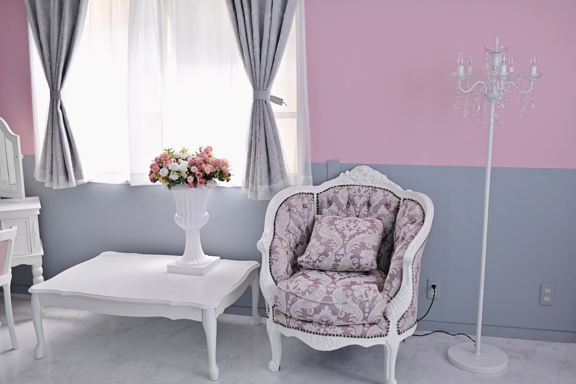 【大塚駅1分】可愛いピンク×グレー🎀ロココ調水色ブルー🩵自然光姫系プリンセスベッド👑コスプレ,ポトレ,推し活,生誕祭,撮影会等✨の写真6