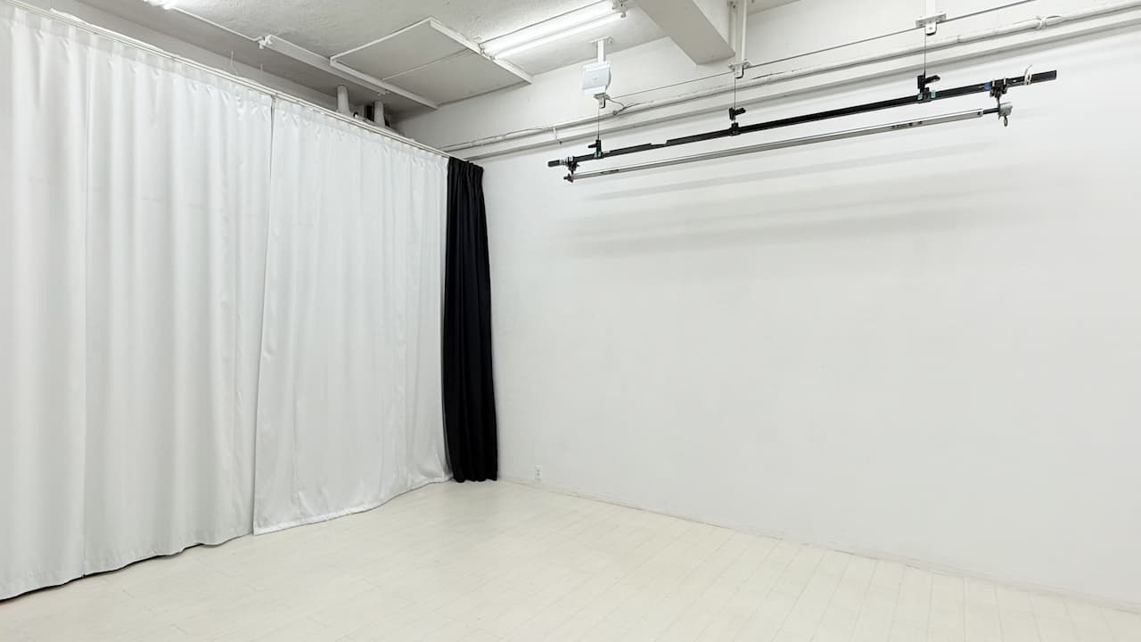 【WB】バックペーパー・ストロボ貸出あり！メイクルーム完備✨クロマキー撮影、イベント、宣材写真、Web配信、撮影以外の用途OK！の写真7