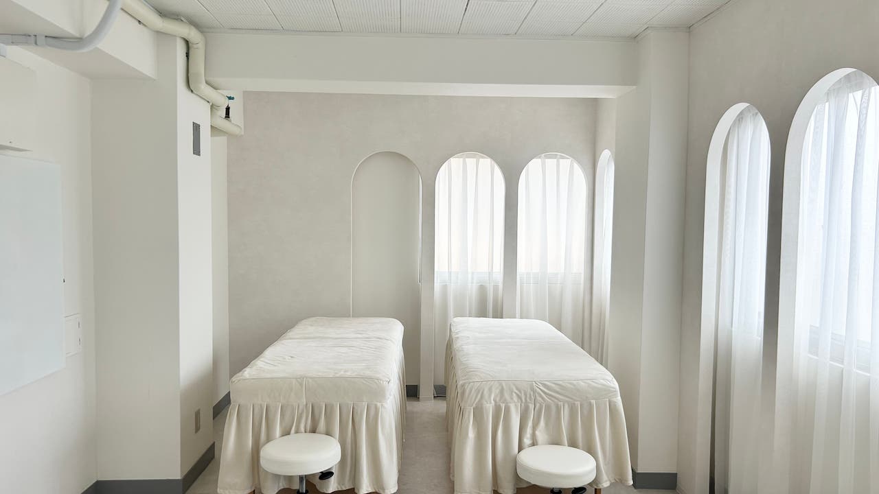 浅草橋駅から徒歩2分◎エステベッド4台完備、美容講習や施術に対応した多目的スペースの写真6