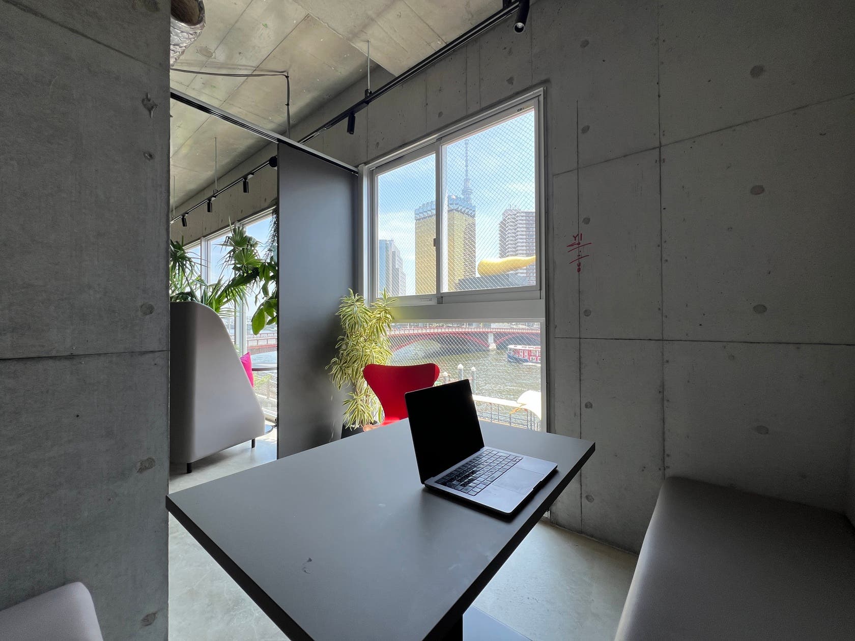 銀座線浅草駅から徒歩30秒のシェアオフィスの写真1