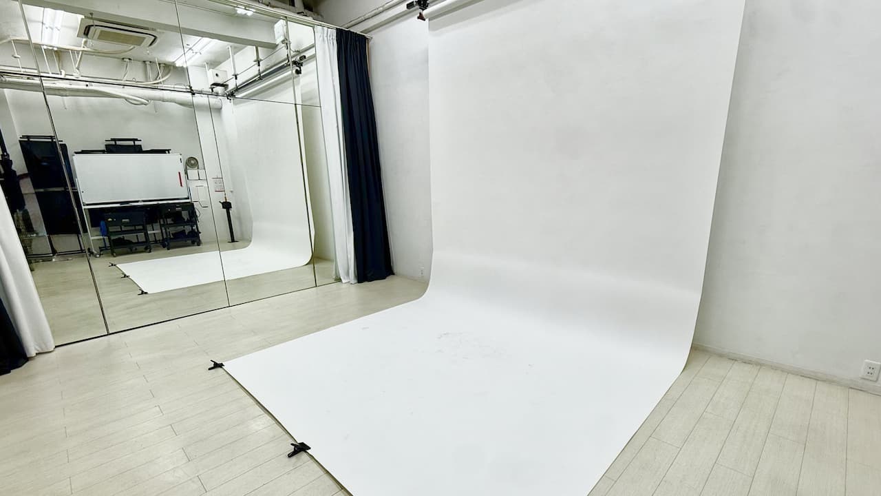 【WB】バックペーパー・ストロボ貸出あり！メイクルーム完備✨クロマキー撮影、イベント、宣材写真、Web配信、撮影以外の用途OK！の写真10
