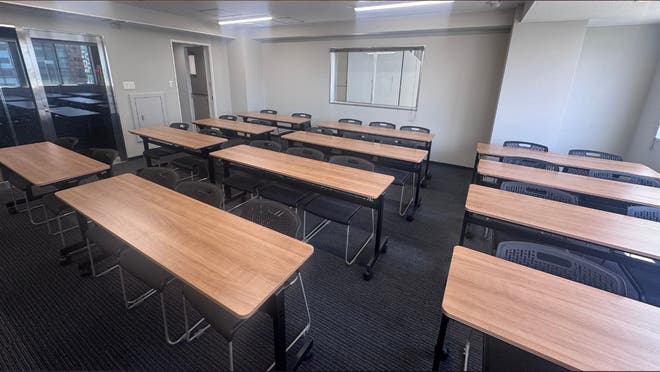 【30名利用可♪神保町・神田のセミナールーム】神保町駅徒歩3分!ワンフロアで設備充実のセミナールーム貸スペース『コアラ会議室』の写真1