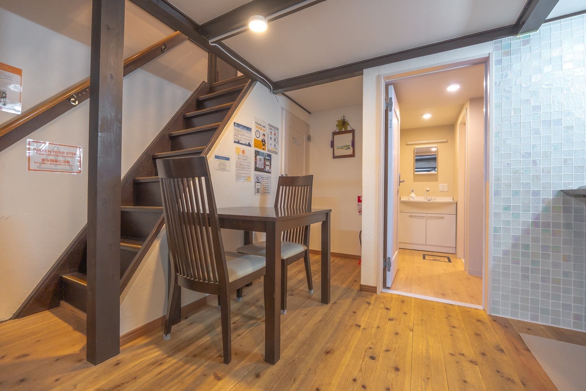 【烏丸五条】五条駅徒歩2分！京町家お貸しします。会議、テレワーク、誕生日会、女子会、女子会etcの写真1