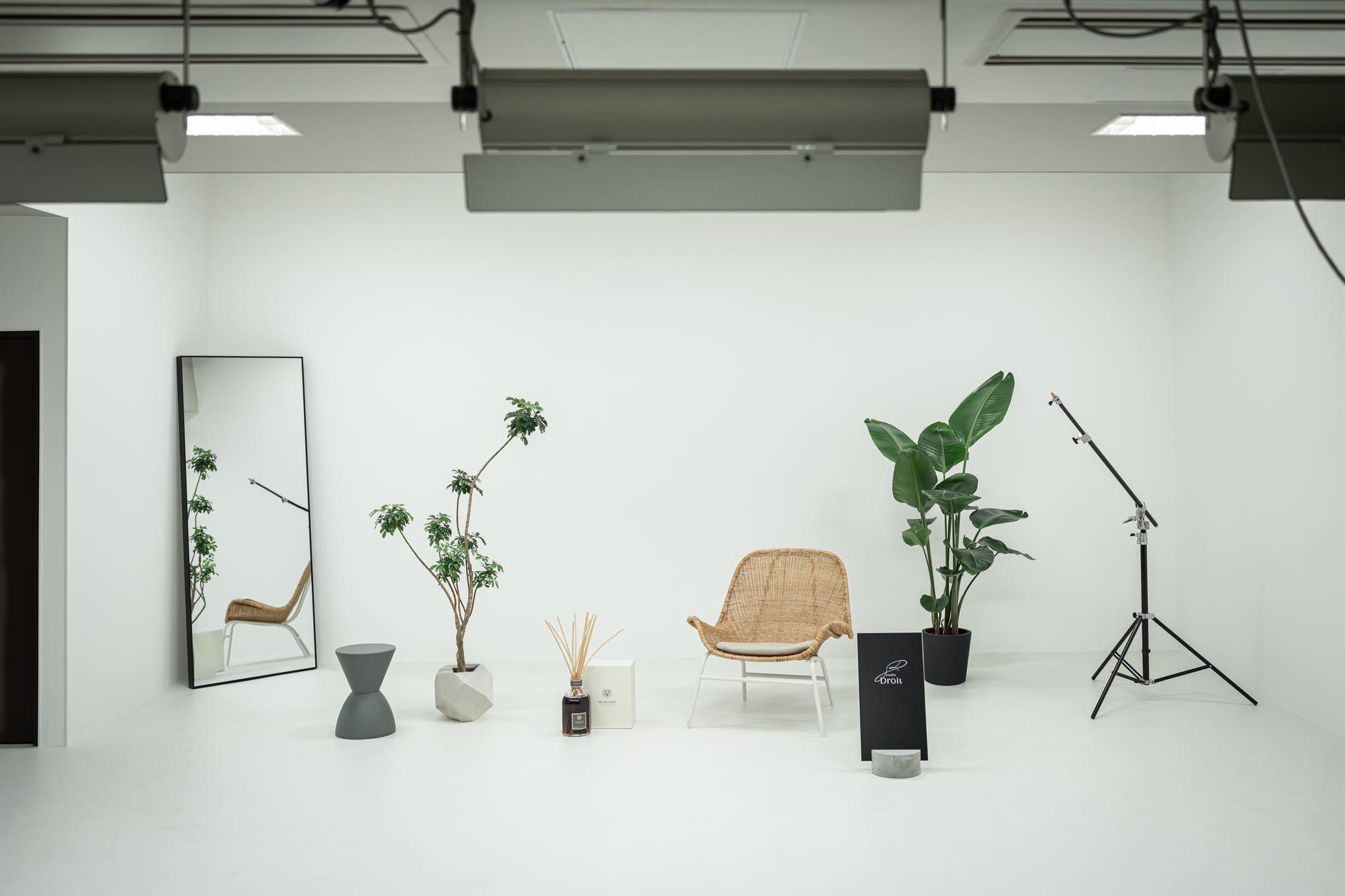 栄駅すぐ！シティホテル内にある白壁スタジオ。駐車場利用可。の写真1