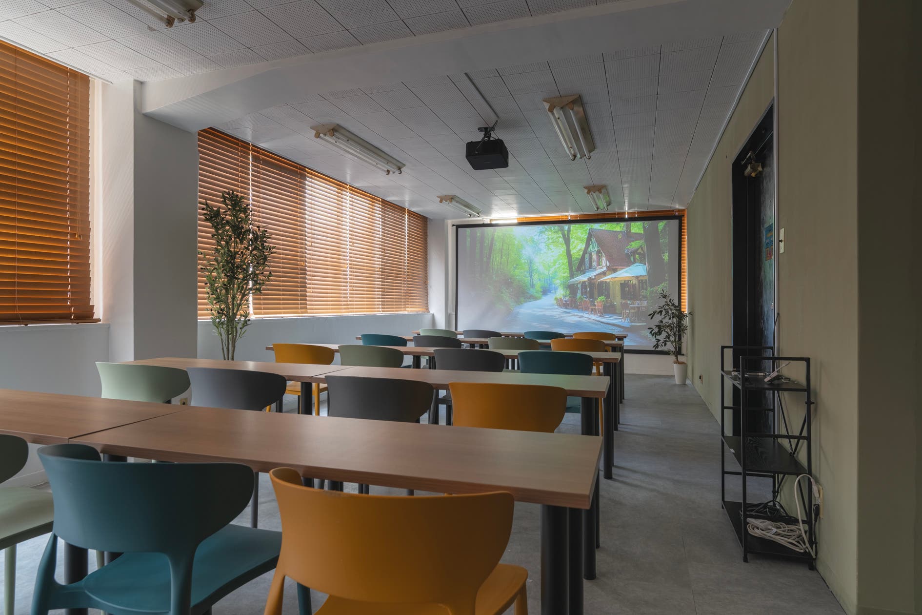 スペモ🧑🏻‍💻激安会議室‼️神田駅5分❗️会議💻ミーティング👩‍💻イベント✨勉強会💎730_SpemoWork神田・大手町の写真1