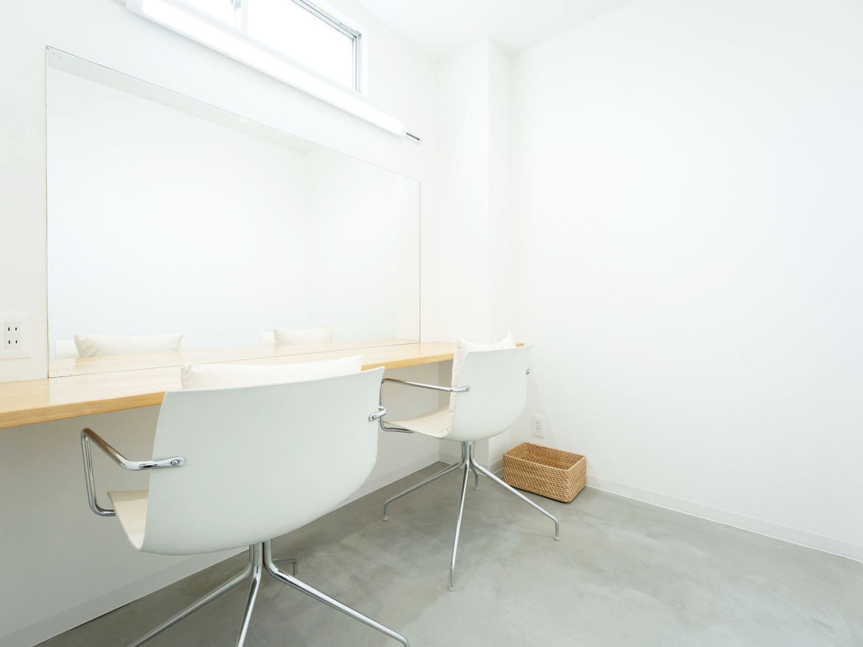 【 NEW OPEN 】撮影機材無料・自然光・コンクリ床・白壁・アーチ・埋込本棚【 アパレル｜撮影｜POP UP 】大須観音7分の写真12