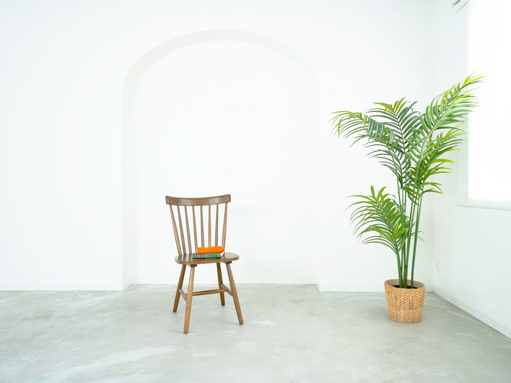 【 NEW OPEN 】撮影機材無料・自然光・コンクリ床・白壁・アーチ・埋込本棚【 アパレル｜撮影｜POP UP 】大須観音7分の写真2