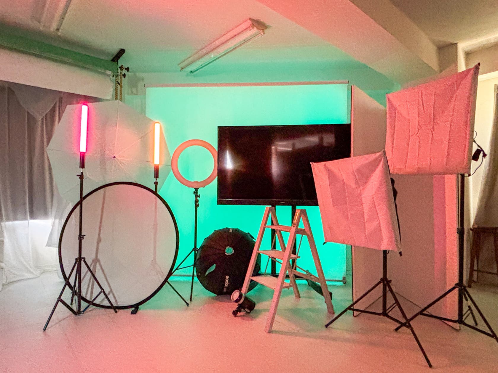 白基調の撮影空間｜動画・ポートレート🌼メイクルーム🪞照明機材💡横浜🌃みなとみらい[32]の写真29