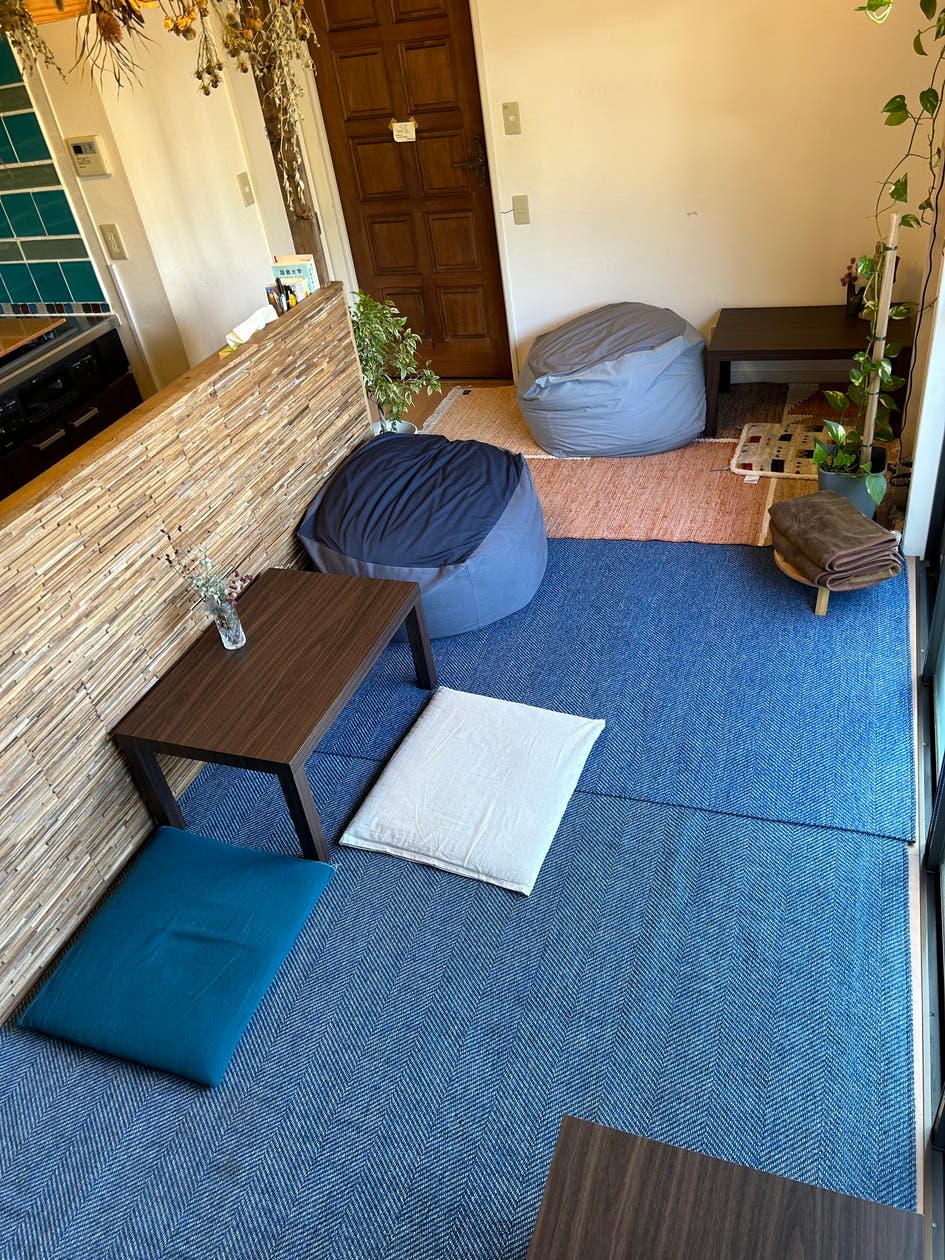 北鎌倉のおしゃれなカフェお家の様なスペースの写真2