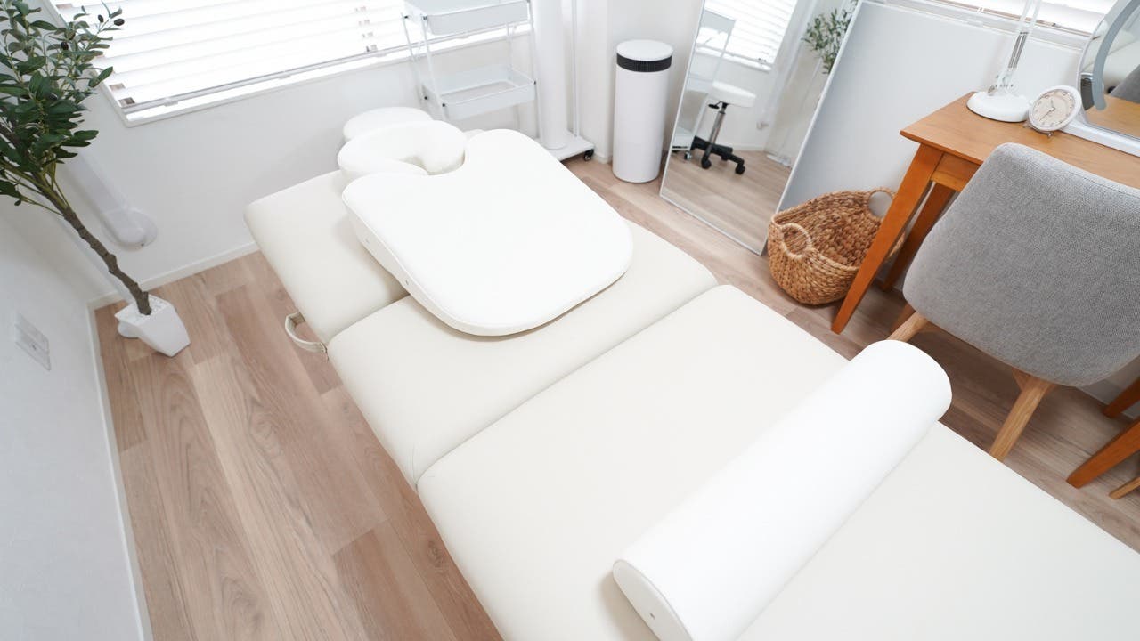 【🎊オープン記念価格】八王子駅5分｜完全個室レンタルサロン🌿白×木目の温もりある上質空間✨無料備品も多数ご用意◎の写真11