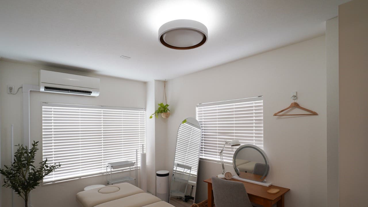 【🎊オープン記念価格】八王子駅5分｜完全個室レンタルサロン🌿白×木目の温もりある上質空間✨無料備品も多数ご用意◎の写真24