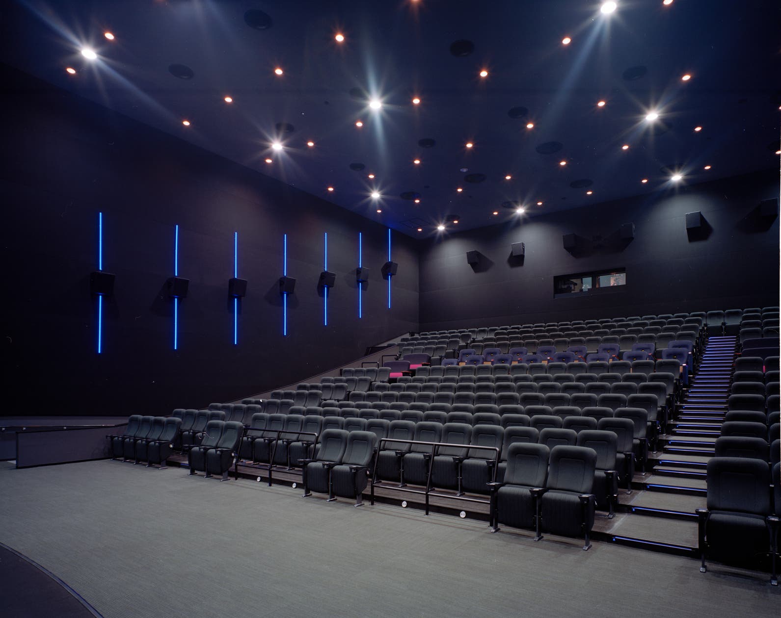 【109シネマズHAT神戸】シアター9の写真1