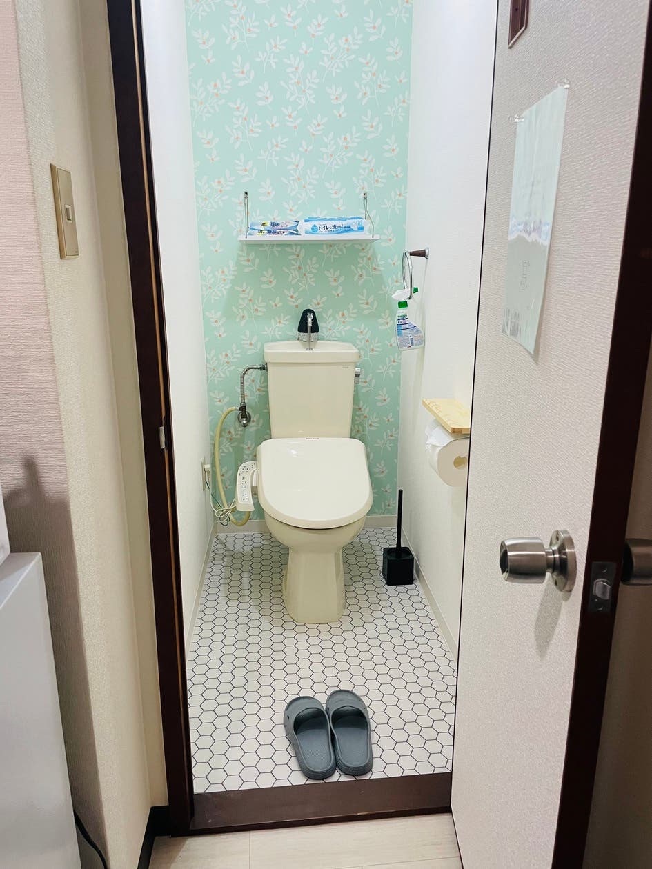 小倉駅から徒歩５分✨少人数貸し会議室に快適なモノトーン空間｜Wi-Fi完備、モニターありの写真15