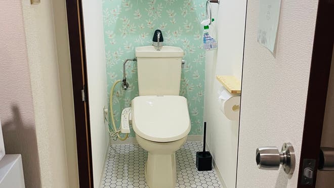 小倉駅から徒歩5分✨少人数貸し会議室に快適なモノトーン空間|Wi-Fi完備、モニターありの写真15