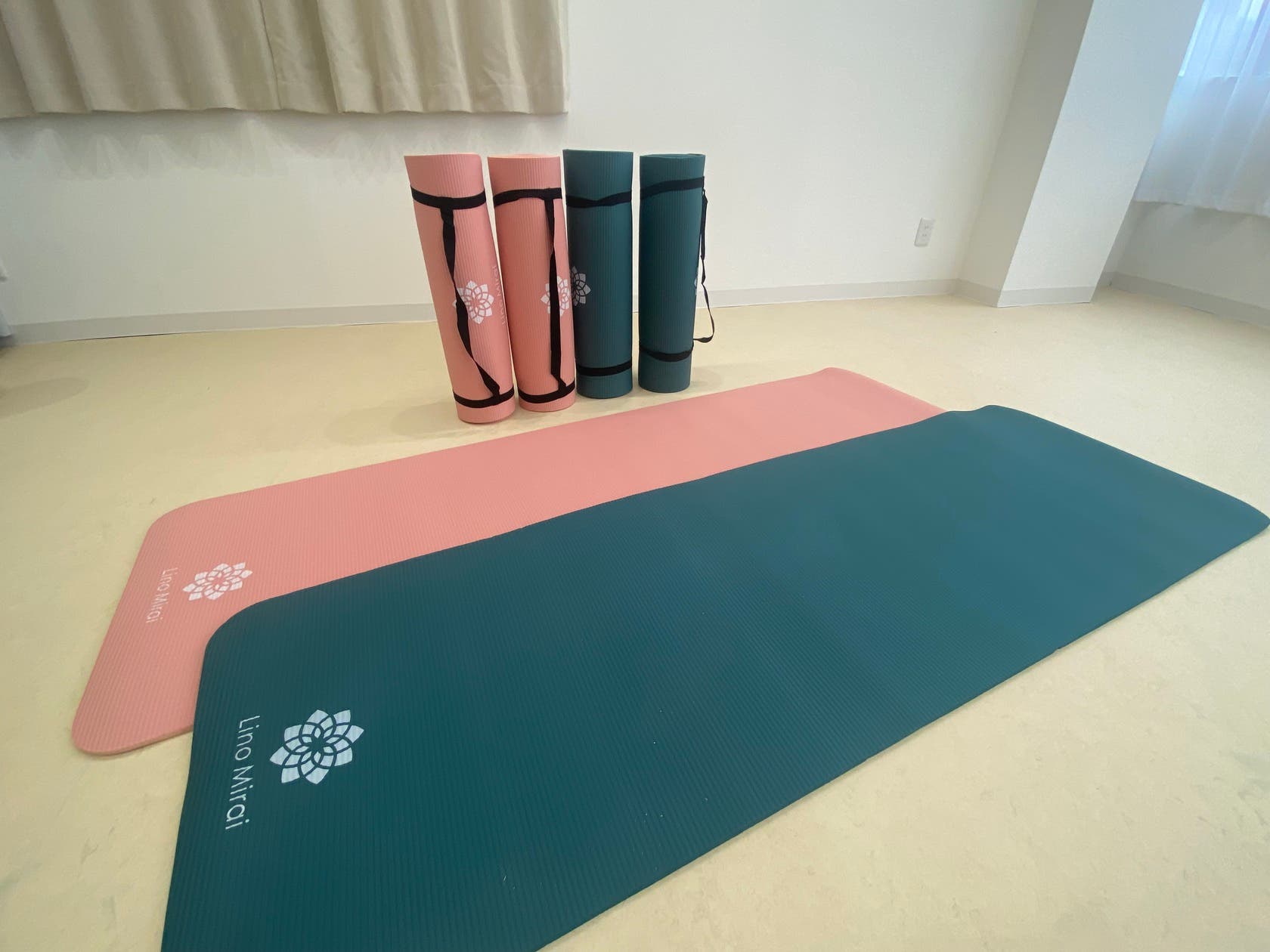 【8月NeW！】駅チカ1分！高品質リノリウム！高さ2.1mの超大型鏡！新築のように室内完全リフォーム！自然光の入る広々スタジオ！の写真2