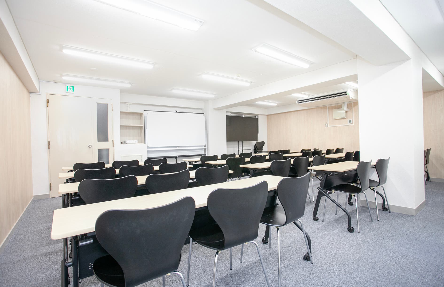 【最大44名可能】神田駅徒歩3分の大型スペースの写真1