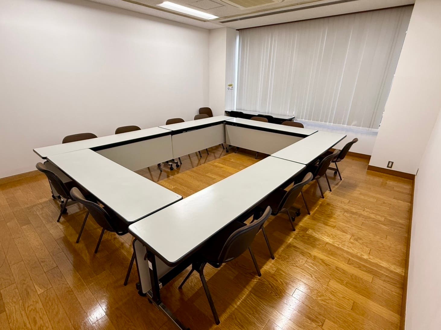 会議室【京成関屋 5分】12名着席の会議室！Wi-Fi無料！♥便利な駅近の写真2