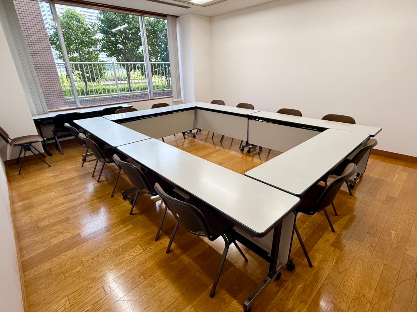 会議室【京成関屋 5分】12名着席の会議室！Wi-Fi無料！♥便利な駅近の写真4