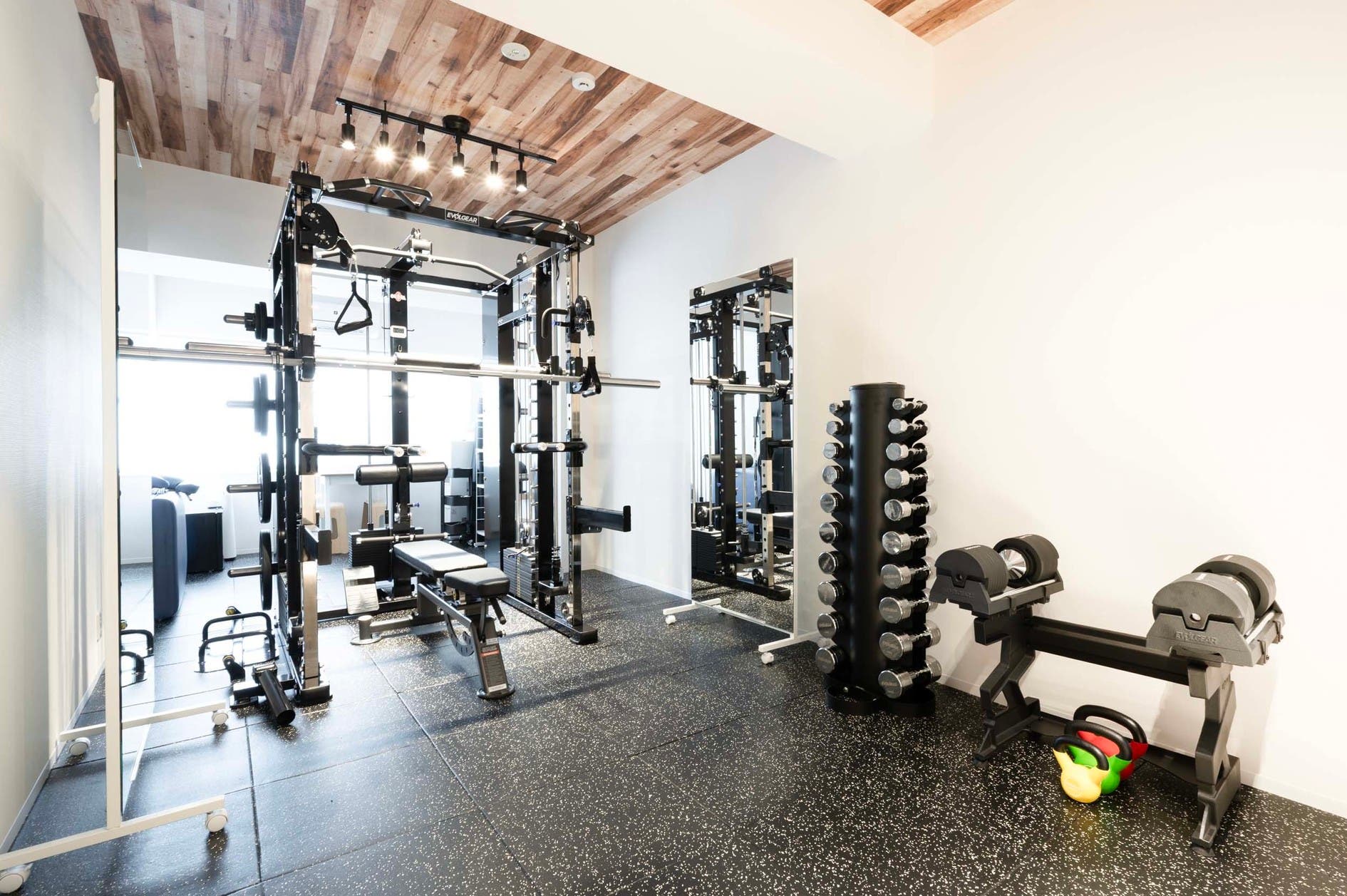 ✨2号店OPEN✨【横浜駅6分】1日1回スタッフ完全清掃のハイクオリティレンタルジムの写真1