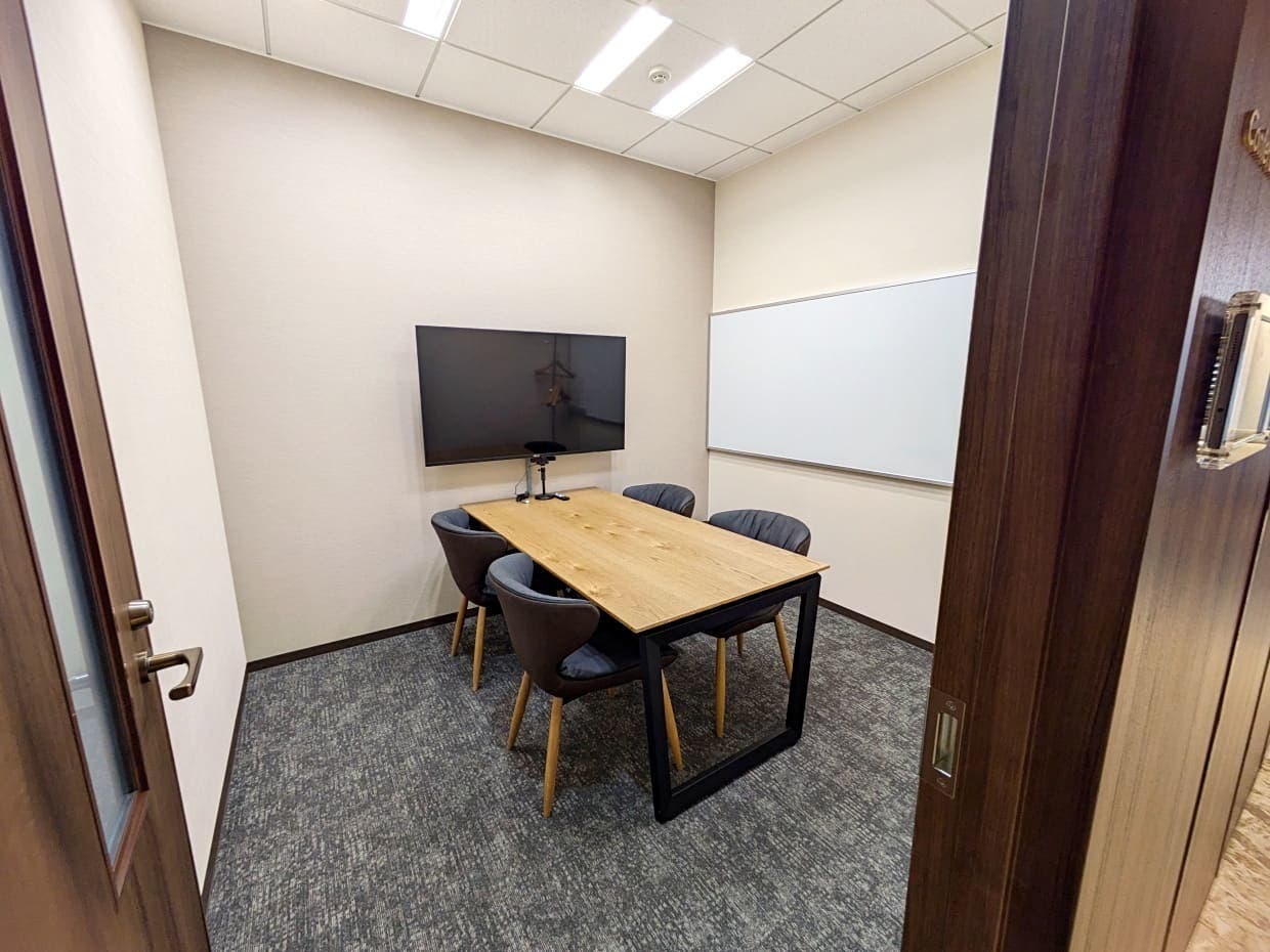 エキスパートオフィス カンファレンスルーム1 最大4名収容【名古屋駅徒歩4分！ホワイトボード・モニター常設】の写真1