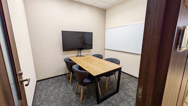 エキスパートオフィス カンファレンスルーム1 最大4名収容【名古屋駅徒歩4分!ホワイトボード・モニター常設】の写真1